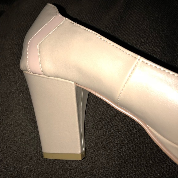 comfortview | Shoes | Size 95 Comfortview Bone Pump | Poshmark